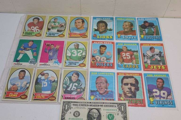 Lot of Vintage Football Trading Cards! (2C) - Texas Online Auction House