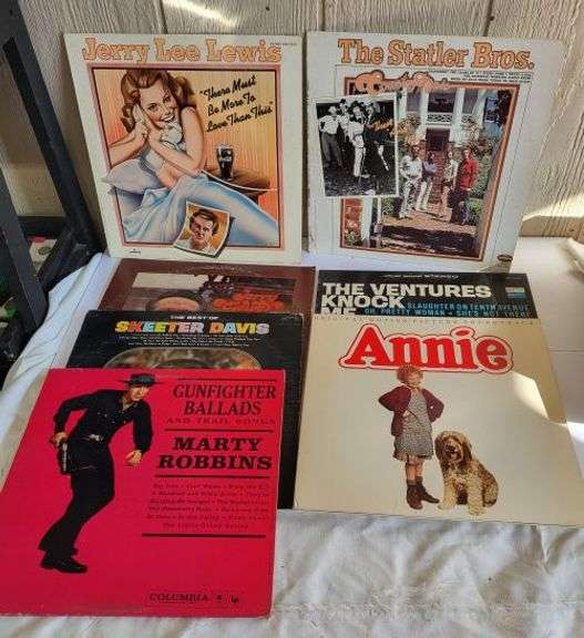 Albums. ~ cash only~. (4B) - Texas Online Auction House