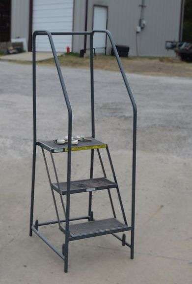 ROLLING SHOP LADDER - THE WHEELS PICTURED DO NOT FIT WELL INTO THE LEGS ...