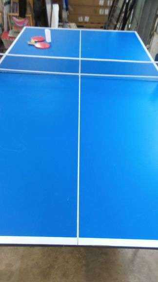 Nice Full Size Ping Pong Table w/Retractable Net, 2 Paddles & Balls ...