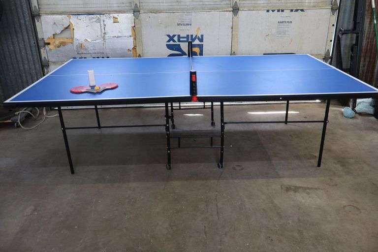 Nice Full Size Ping Pong Table w/Retractable Net, 2 Paddles & Balls ...