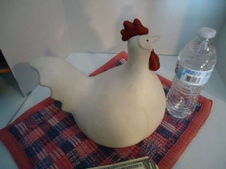 Cash Only Cute rounded chicken. (L-1-1) - Texas Online Auction House