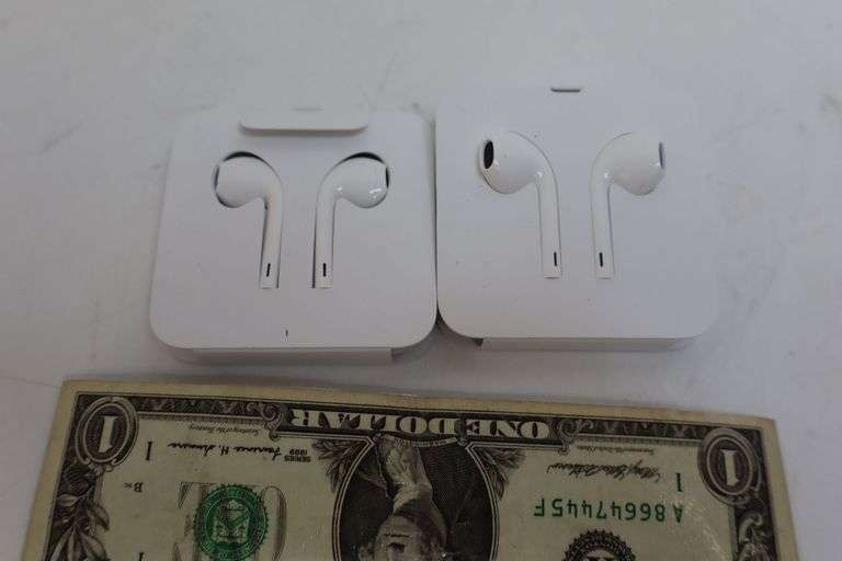 NEW Lot of TWO Setd of Apple Lightning Earbuds! (5B) - Texas Online ...
