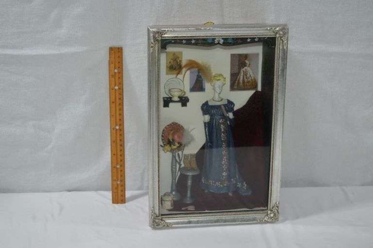 DECORATIVE VICTORIAN STYLE SHADOW BOX - Texas Online Auction House