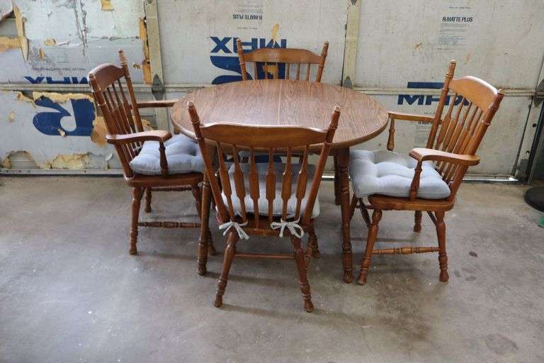 Vintage Dining Set! Some minor wear, but good sturdy condition overall ...