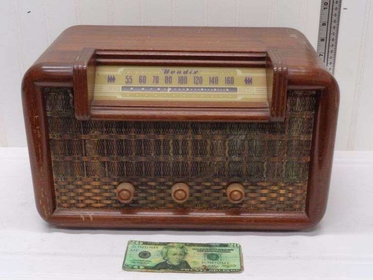 Bendix Model 636C wood cased radio1946. - Texas Online Auction House