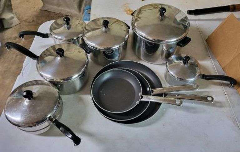 Pots, Pans and Skillets. ~ cash only ~. (7C) - Texas Online Auction House