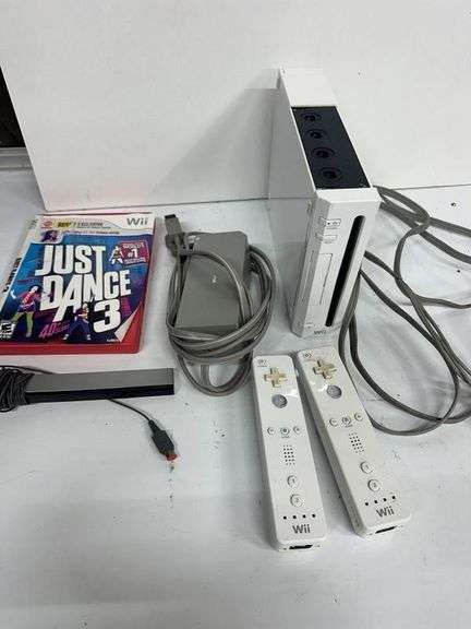 White Wii Console with 2 controllers, power supply, A/V cable and One ...