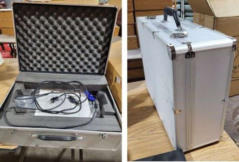 Metal Case. ~ cash only ~ - Texas Online Auction House