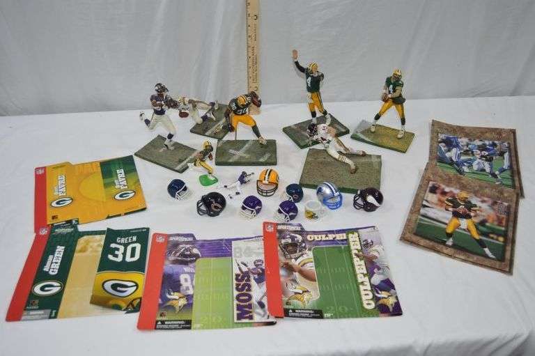 FOOTBALL LOT: FIGURES, HELMETS & MORE - Texas Online Auction House