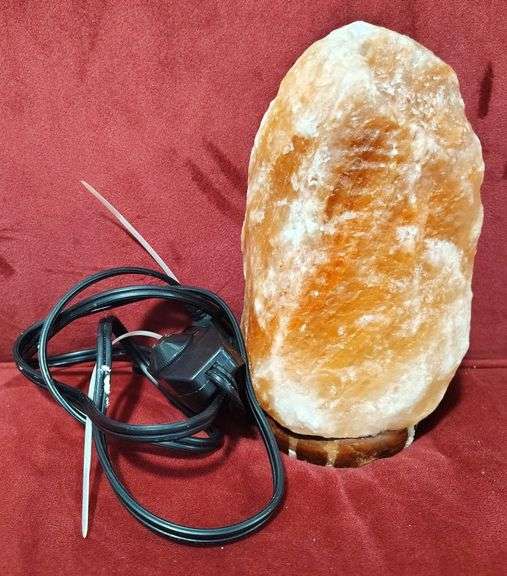 Beautiful rock salt crystal lamp - Texas Online Auction House