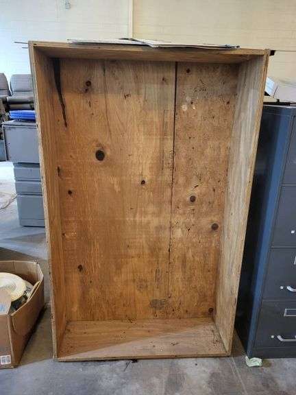 Large Wood Box. ~ cash only ~ - Texas Online Auction House