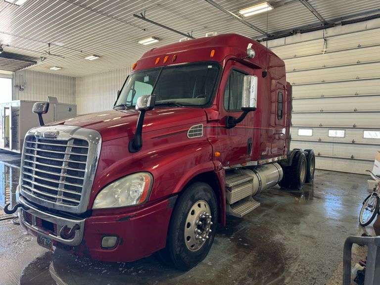 2010 Freightliner Cascadia - Ulmer Auction Service, LLC