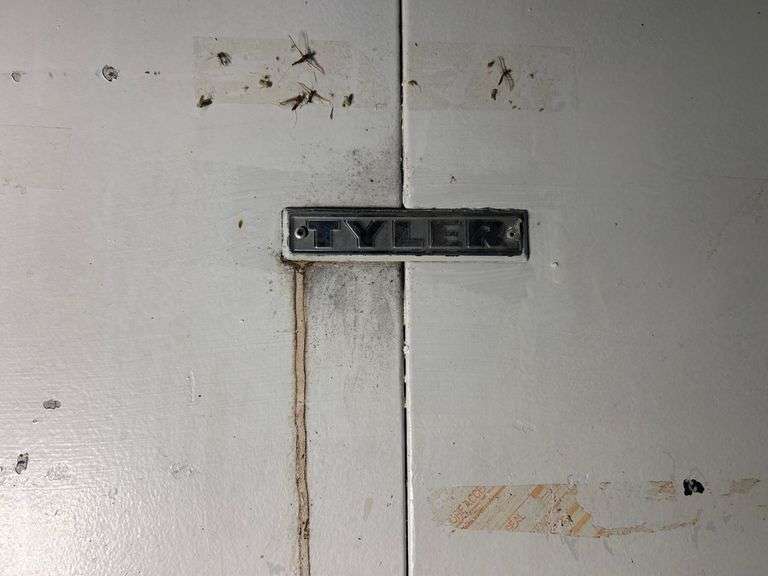 Tyler Walk In Freezer - Ulmer Auction Service, LLC