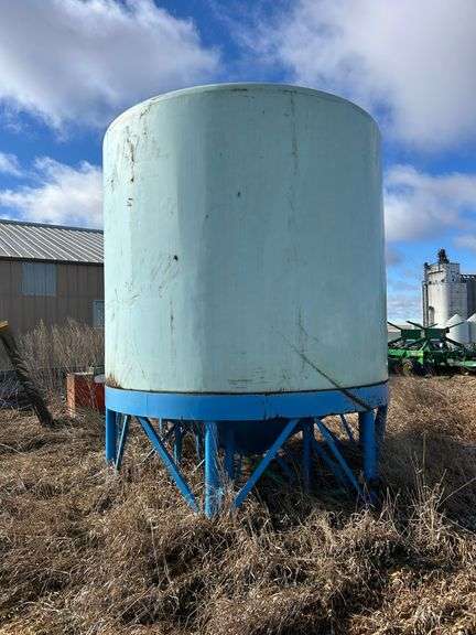 5500 Gallon Water Tank w/Stand - Ulmer Auction Service, LLC