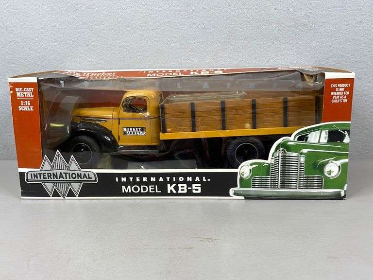 International Model KB-5 Truck, Die-Cast Promotions by F.F. Ertl, 1:16 ...