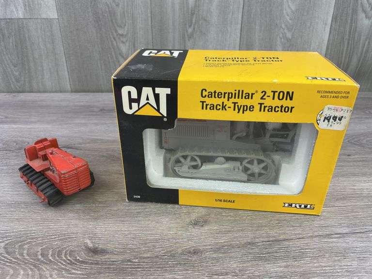 Caterpillar 2 Ton Crawler, 1/16, Ertl; Red Dozer-Missing Blade - United ...