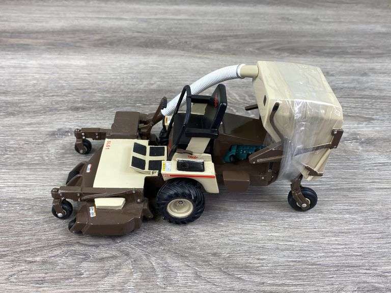 Grasshopper G2, Front Mount Deck, 61”, W/ Bagger - United Edge Real ...