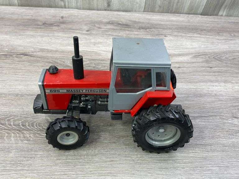 Massey Ferguson 699 MFD, Ertl, 1/16 - United Edge Real Estate & Auction