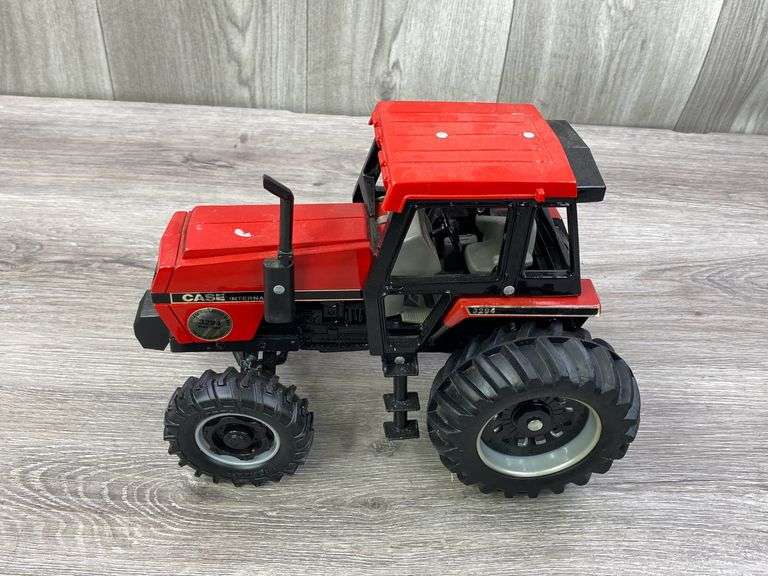 Case International 3294 MFD, 1985 Collector Series, 1/16 - United Edge Real Estate & Auction