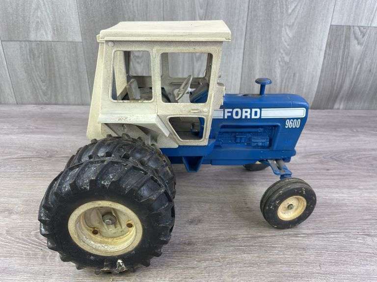 Ford 9600 WF Duals W/Cab, 1/12, Ertl, Missing Muffler - United Edge ...