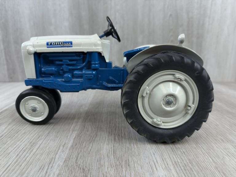 Ford 4000 NF, 1/12, Scale Models - United Edge Real Estate & Auction
