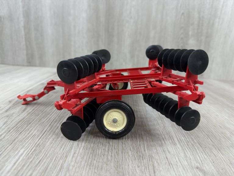 International Folding Wing Disc, 1/16, Ertl - United Edge Real Estate ...