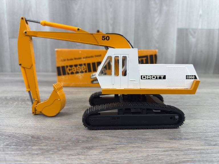 Case Drott 50 Excavator, 1/35, Conrad, Missing Muffler - United Edge ...