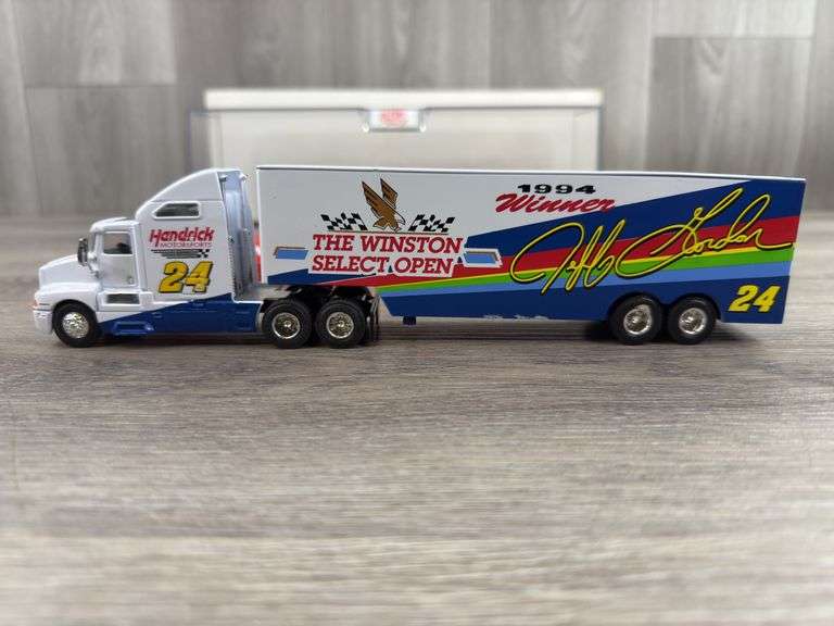 Jeff Gordon #24 DuPont Kenworth Racing Transporter W/Case, 1/64 ...