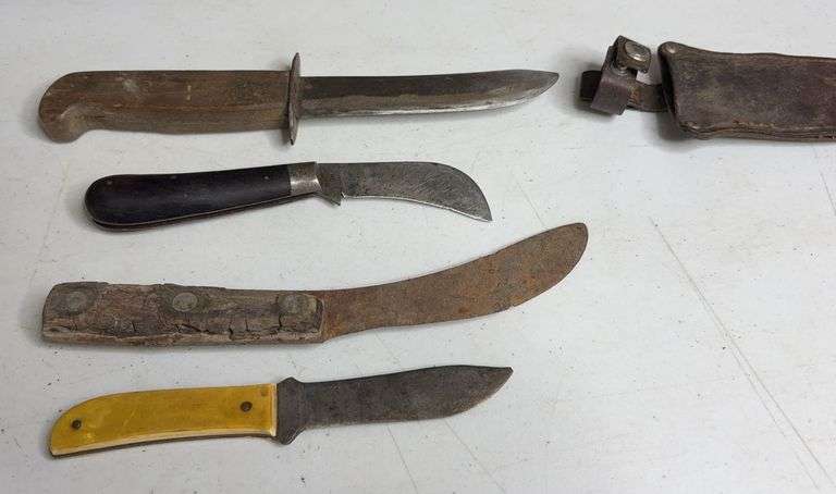 4 Primitive Fixed Blade Knives - United Edge Real Estate & Auction