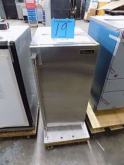 Perlick 15" Signature Series Clear Ice Maker - US Power Bid