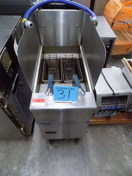 Pitco SG14-S Natural Gas 40-50 lb. Stainless Steel Floor Fryer - US ...