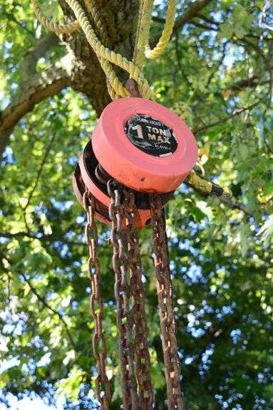1 Ton Chain Fall - Shackelton Auctions Inc.