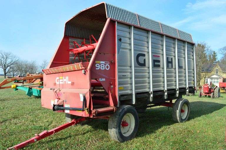 Gehl 980 Forage Wagon - Shackelton Auctions Inc.