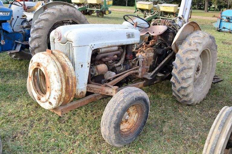 Ford 660 Jubilee Gas Tractor /w Backhoe - Shackelton Auctions Inc.