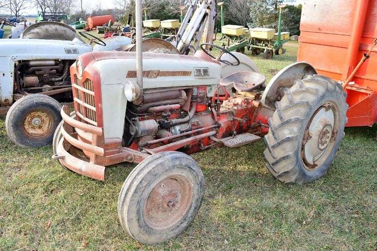 Ford 861 Powermaster Gas Tractor - Shackelton Auctions Inc.
