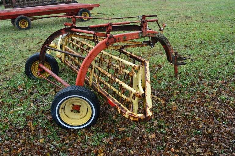 Sperry New Holland Side Rake - Shackelton Auctions Inc.