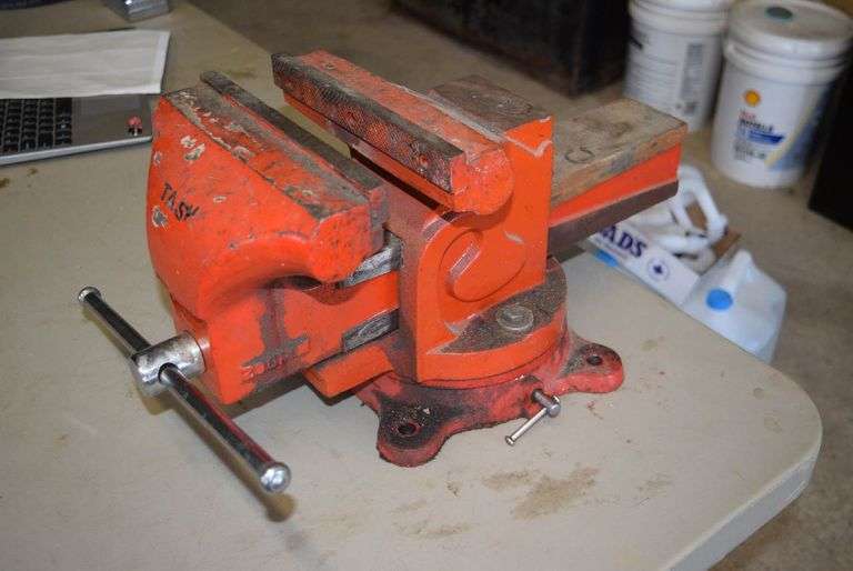 Rotating Bench Vise Grip 8" - Shackelton Auctions Inc.