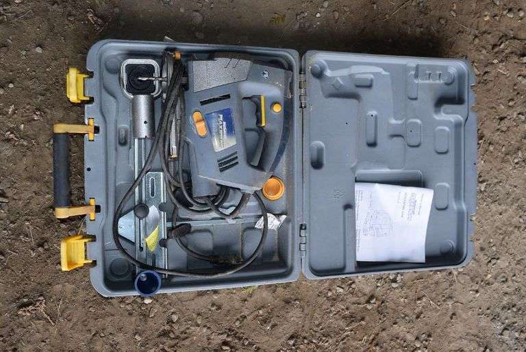 Mastercraft Serpentine Saw /w Case - Shackelton Auctions Inc.