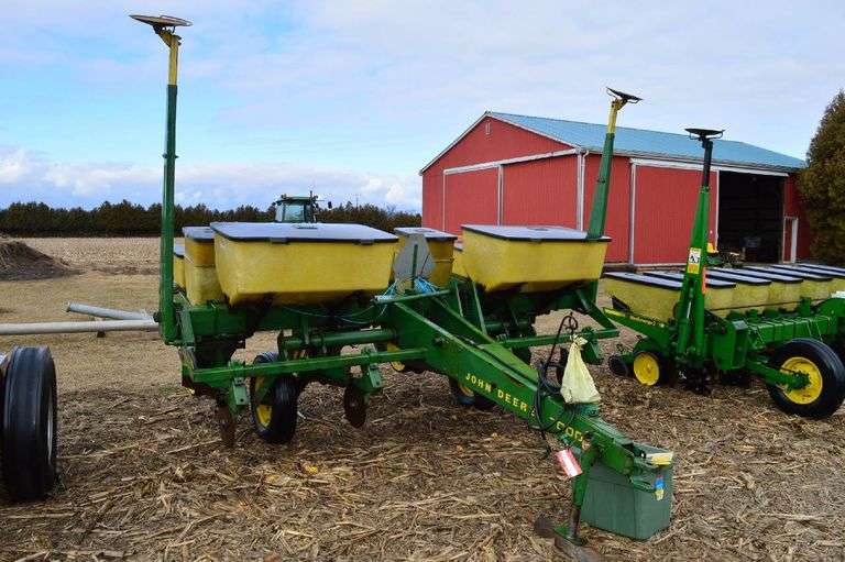 John Deere 7000 4 Row Planter - Shackelton Auctions Inc.
