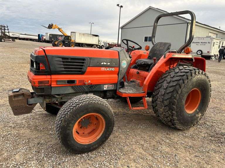 2000 KUBOTA L4310 4WD OPEN STATION TRACTOR - Shackelton Auctions Inc.