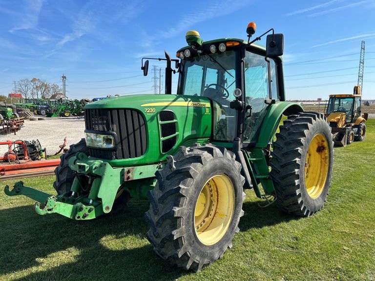 JOHN DEERE 7230 PREMIUM MFWD TRACTOR - Shackelton Auctions Inc.