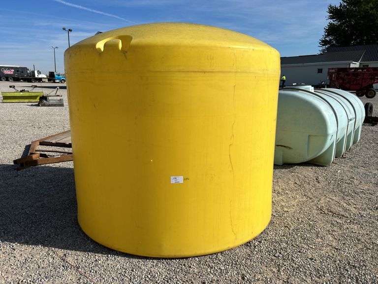 2000 GALLON POLY WATER TANK - Shackelton Auctions Inc.