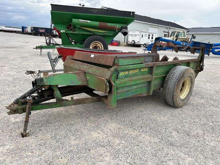 JOHN DEERE SINGLE AXLE 450 MANURE SPREADER - Shackelton Auctions Inc.