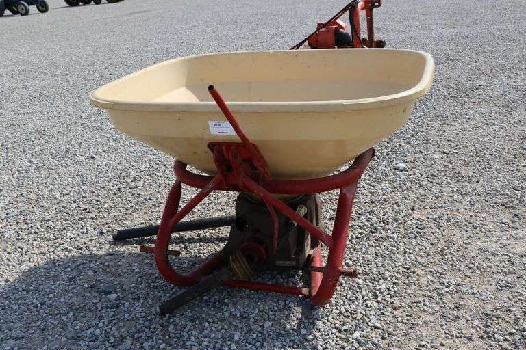 VICON 22109 3PTH FERTILIZER SPREADER - Shackelton Auctions Inc.