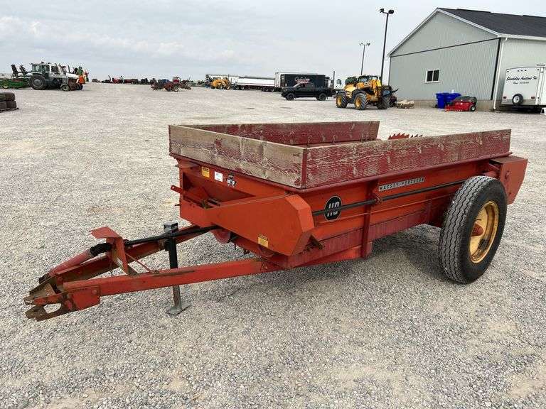 MASSEY FERGUSON 110 SINGLE AXLE MANURE SPREADER - Shackelton Auctions Inc.