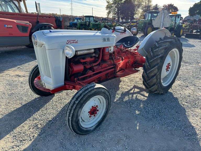 FORD 600 TRACTOR - Shackelton Auctions Inc.