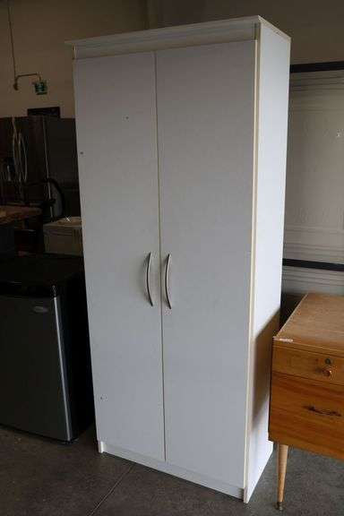 MDF CUPBOARD - Shackelton Auctions Inc.
