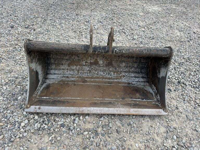 AMI 36" DITCHING BUCKET - Shackelton Auctions Inc.