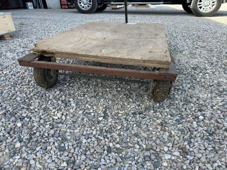 4 WHEEL BALE CART - Shackelton Auctions Inc.